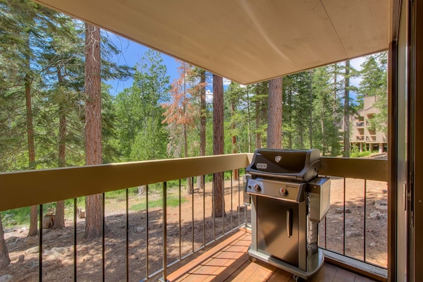 Woodsy Suite: 1 Br, 1.5 Ba Townhouse In Carnelian Bay, Sleeps 4 - North Lake Tahoe, CA