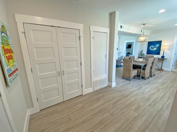 Waterfront 3 Bed/2 Bath Pet Friendly Home With Gorgeous Views! - Pensacola Beach, FL