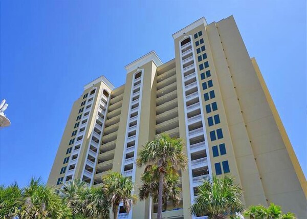 Lower Level, Captivating Views! Two Swimming Pools, Hot Tub, Fitness Center. - Gulf Breeze, FL