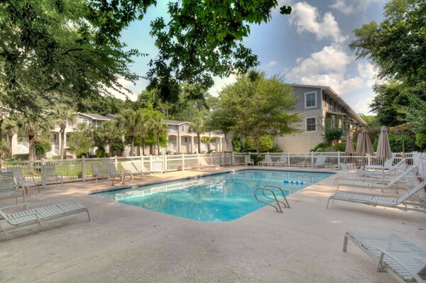 Private Elevator  5 Balconies  Pool  St. Simons Rental - St. Simons Island, GA