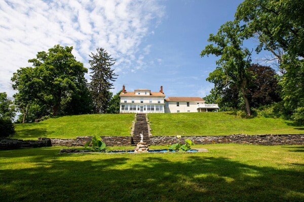 Simply Unforgettable Hottub, Pool, Pets, <1 Hr Nyc - Harriman State Park, Southfields