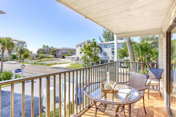 Sparkling Waterfront Pool, Walk To Beach, Free Activities Included! 128 Bayview Villas - Pinellas County, FL