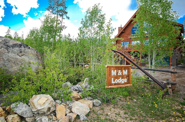 M & M Lodge - Gorgeous And Large Log Home In Town With Incredible Lake Views! - Grand Lake, CO
