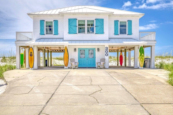 Bright & Sunny Gulf Front Home With Spacious Deck For Dolphin Watching! - Gulf Breeze, FL
