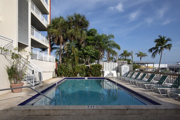 Flamingo Retreat-waterfront 2br 2ba Condo W\/ Pool & Boat Slip - Key West, FL