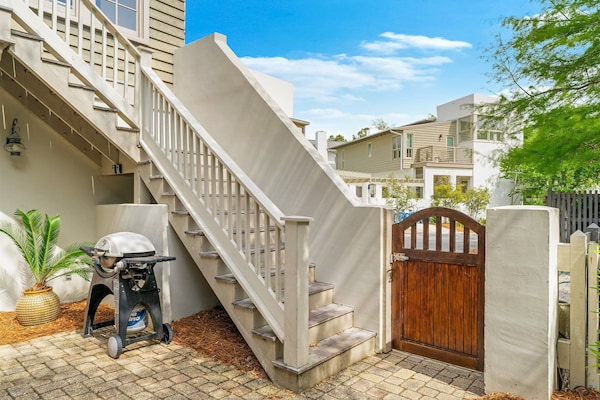Hammock Carriage House - Right Next To The Town Center And Two Pools!! - Alys Beach, FL