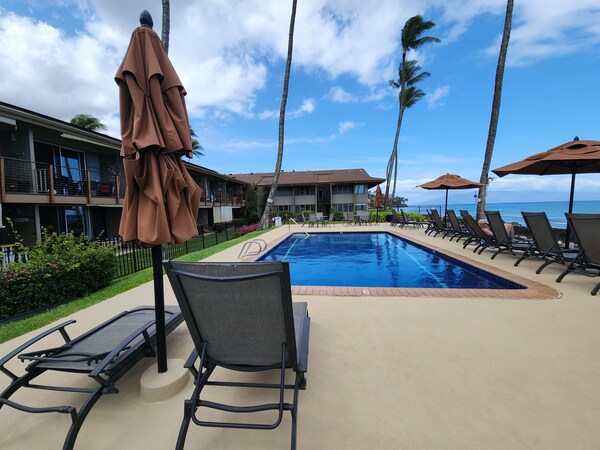Top Floor! Vaulted Ceilings! Direct Ocean Views! Come To Maui! #217 - Maui, HI