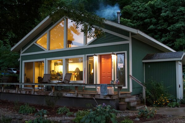 Modern "Up North" Style Cabin On 40 Acres. Pet Welcome. Air Conditioning. - Honor, MI