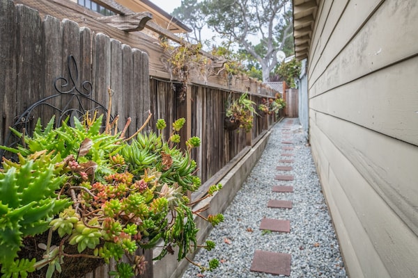 3264 Sea Shell Guest Cottage ~ Updated And Cozy! - Carmel-by-the-Sea, CA