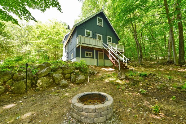 Charming 4-season Getaway W/ Outdoor Fire Pit & Basement Game Room! - New Hampshire (State)