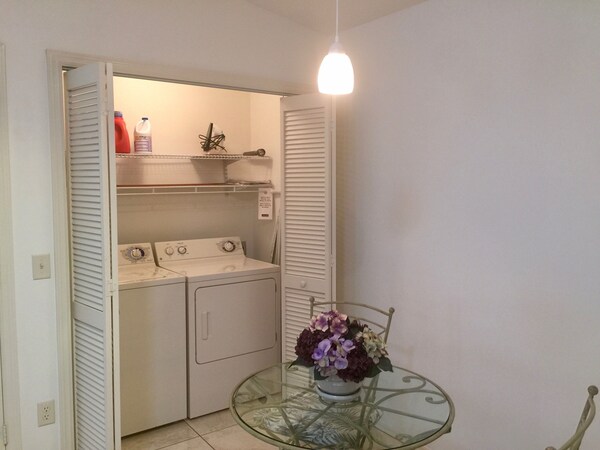 Beautiful Villa Close To Lake Sumter Landing! Wifi Included! - Lake Weir, FL
