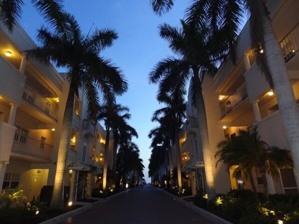 Unit 161- 2 Bedroom 2 Bathroom Gulf Side Interior Club Condominium - Siesta Key, FL