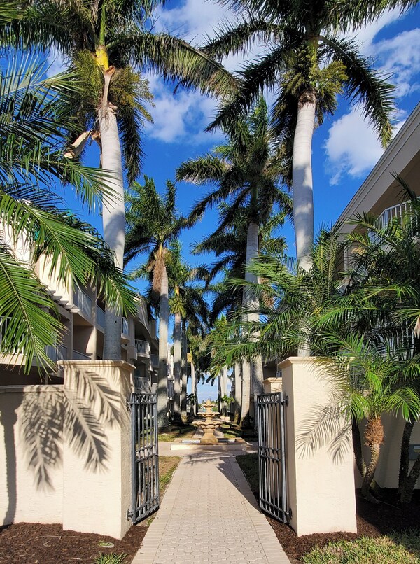 Unit 352-2 Bedroom 2 Bathroom Bay Side Standard Condominium - Sarasota, FL
