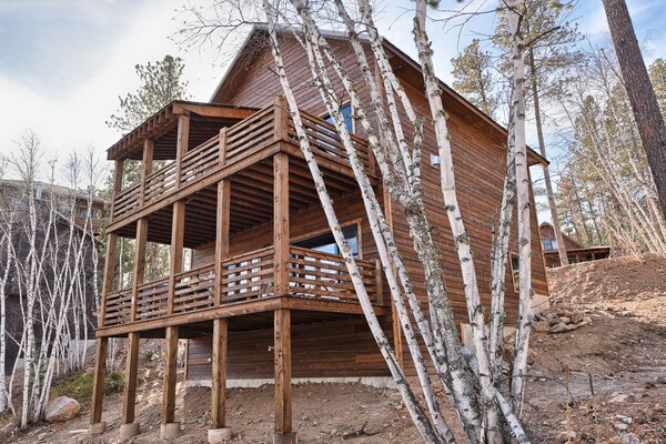 Modern Rustic 3 Br Cabin With Hot Tub! - Access To Heated Swimming Pool! - Lead, SD