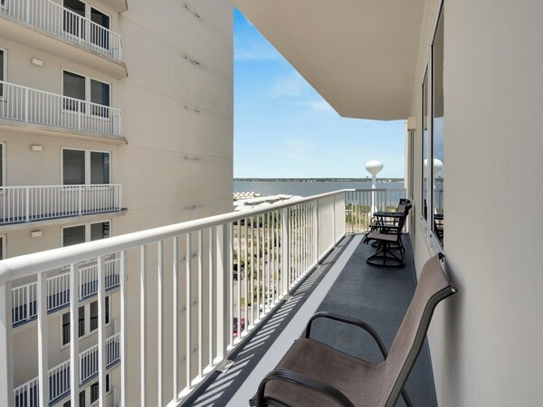Dolphin Watch 3 Bedrooms | 3 Bathrooms | Sleeps 10 | Gulf-front Balcony - Navarre Beach, FL