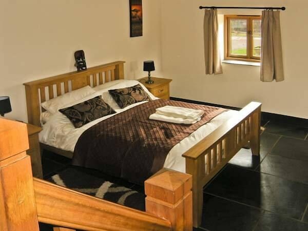 The Byre, Luxury Holiday Cottage In Llanddewi Skirrid - 애버개브니