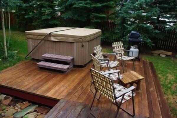 Downtown Historic Appeal Only 1/2 Block From Elk! Private Hot Tub! - Crested Butte, CO