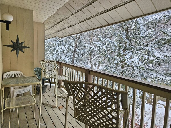 Riverside, Ac, Deck, View, Pool, Swimming Hole, Tennis. Rf302 By Lrs - Loon Mountain, NH