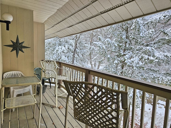 Riverside, Ac, Deck, View, Pool, Swimming Hole, Tennis. Rf302 By Lrs - Loon Mountain, NH