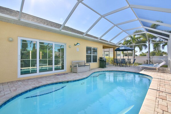 Villa Sandpiper! Only 3 Miles To Anna Maria Island! Private Pool, Wifi, Netflix - Longboat Key, FL