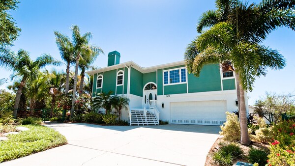 The Moorings! Bring Your Boat To This Newly Renovated Home W/ Private Pool - Anna Maria Island, FL