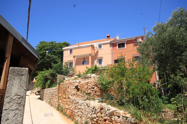 Three Bedroom Apartment With Balcony ćUnski, Lošinj (A-8010-b) - Mali Losinj