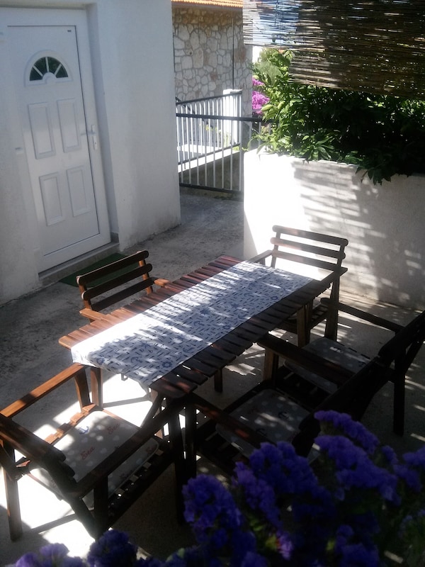 Appartamento Di Due Stanze Con Terrazzo E Vista Mare Zavala, Lesina - Hvar (A-128-a) - Gelsa