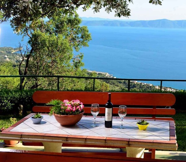 Casa Vacanze In Una Posizione Tranquilla Con Vista Panoramica - Tučepi