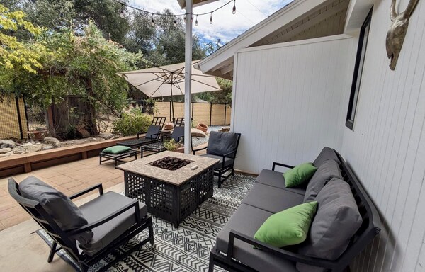 Yosemite & Bass Lake! Spacious & Modern! Family & Pet Friendly! Fire Pit +1 Acre - Oakhurst, CA