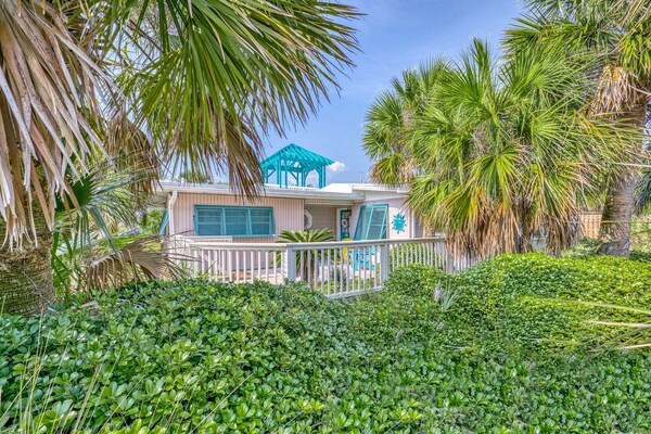 Authentic, Florida Cottage Just Steps From Everything! Pet Friendly! - Pensacola Beach, FL