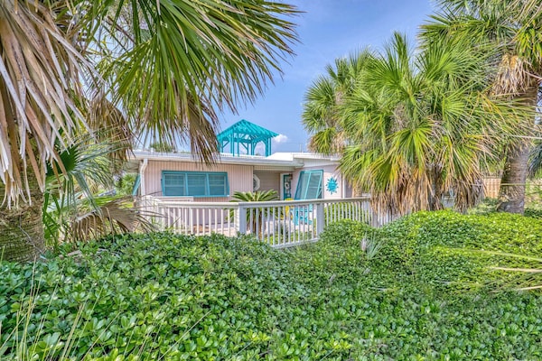 Authentic, Florida Cottage Just Steps From Everything! Pet Friendly! - Pensacola Beach, FL