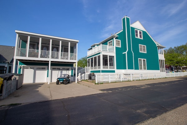 Beachwalk Resort's Largest Home - Sleeps 24 - Indiana
