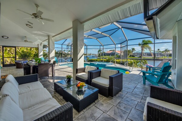 Your Key To Paradise, Intersecting Water Views, Large Heated Pool, Spa - Cape Coral, FL
