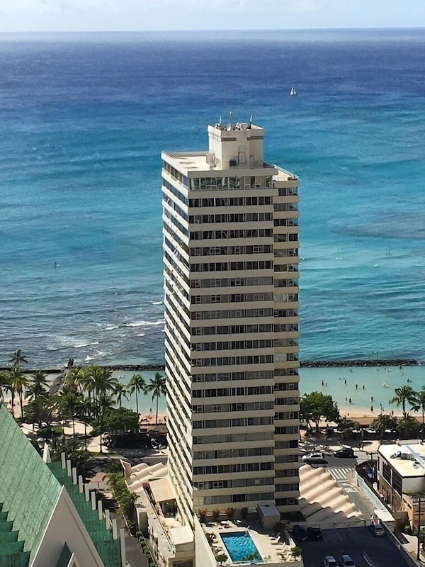 Spacieux 2 Chambres, 2 Salles De Bain, 2 Unités De Stationnement Avec Vue Sur L'océan Mondialement Célèbre !!! - Honolulu