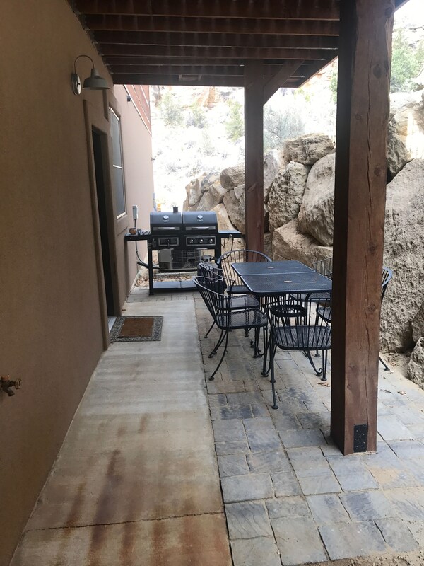 Private Level Of The Home Is Located On A Private 160 Acre Ranch - Grand Staircase-Escalante