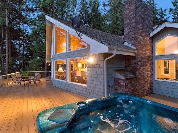 Waterfront! Near Roche Harbor! Hot Tub! (Ssh) - Friday Harbor, WA