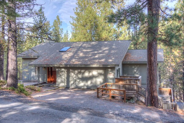 Gh254 | Updated Split-level Contemporary 5-bedroom Home With Gourmet Kitchen - Sisters, OR