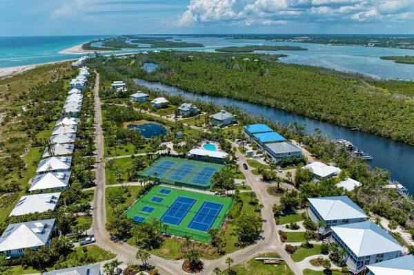 Absolutely Gorgeous! And A Stunning View With Resort Amenity Access!  B3222a - Boca Grande, FL
