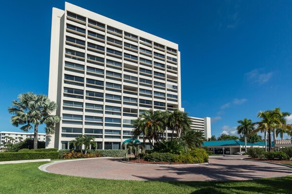 Unit 95- 2 Bedroom 2 Bathroom Condominium With Partial North Gulf Views - Siesta Key, FL