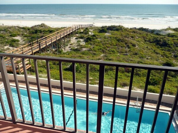 Beachers' Lodge #402 Top-floor 1 Bedroom Condo With Stunning Oceanfront View - Crescent Beach, FL