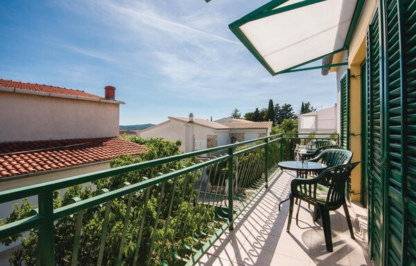 3 Bedroom Gorgeous Apartment In Pirovac - Tisno