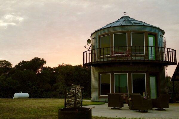 Couples Getaway In Small Town Waxahachie, Texas On10 Acres Of Fields And Forest. - Midlothian, TX