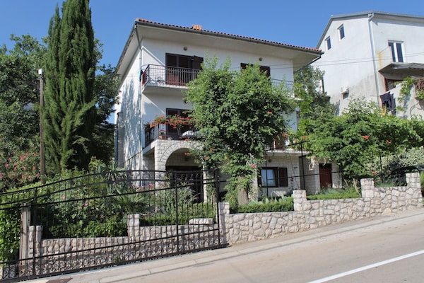 Appartamento Di Due Stanze Con Terrazzo E Vista Mare Selce, Cirquenizza - Crikvenica (A-2404-b) - Selce