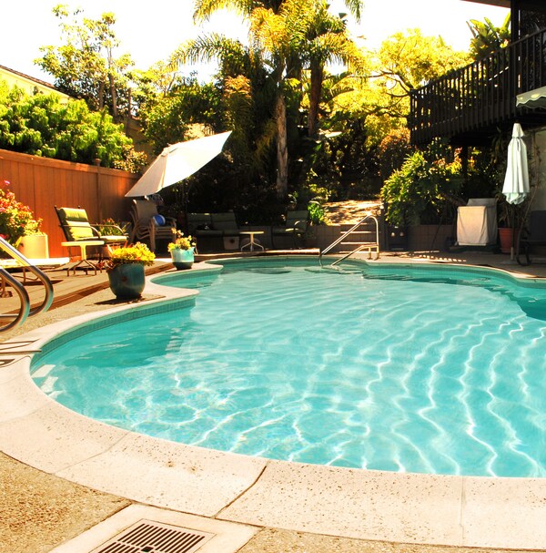 San Diego Coastal Guest House, Features Private Pool. - Coronado, CA