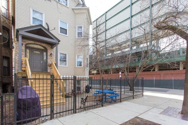 Neue 3br Residenz Neben Wrigley Field | Outdoo Patio | Grill - Chicago, IL