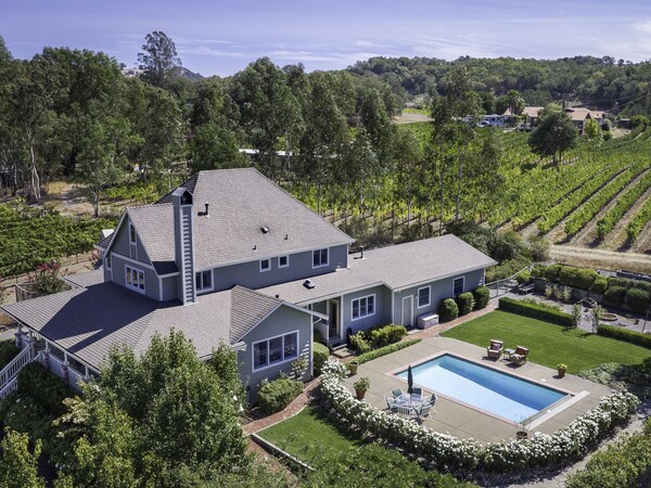 Lytton Station Vineyard - Stunning 360-degree Vineyard Views - Healdsburg, CA