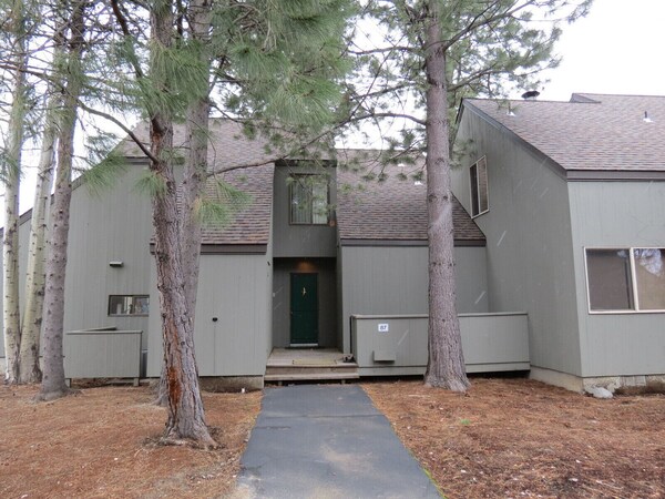 Gc087 | On Big Meadow's 10th Fairway - Cascade Views! Near Ranch Amenities! - Black Butte Ranch, OR