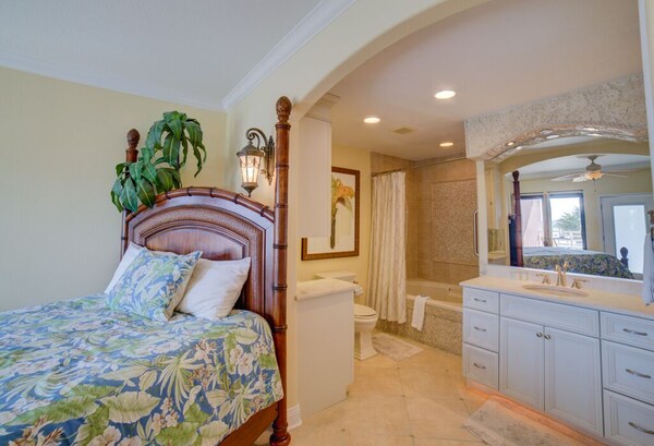 Gulf View Condo With Easy Access To Gulf, Sound And Pool. - Pensacola, FL