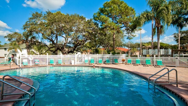 Cozy Seashore! Only 15 Min From Ami Beaches, Relaxing Pond Views, Free Wifi - Bradenton, FL