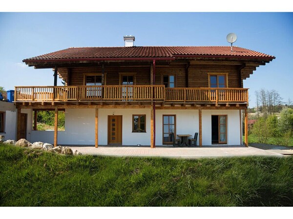 Großzügige Ferienwohnung Mit 2 Schlafzimmern Und Terrasse - Pfarrkirchen
